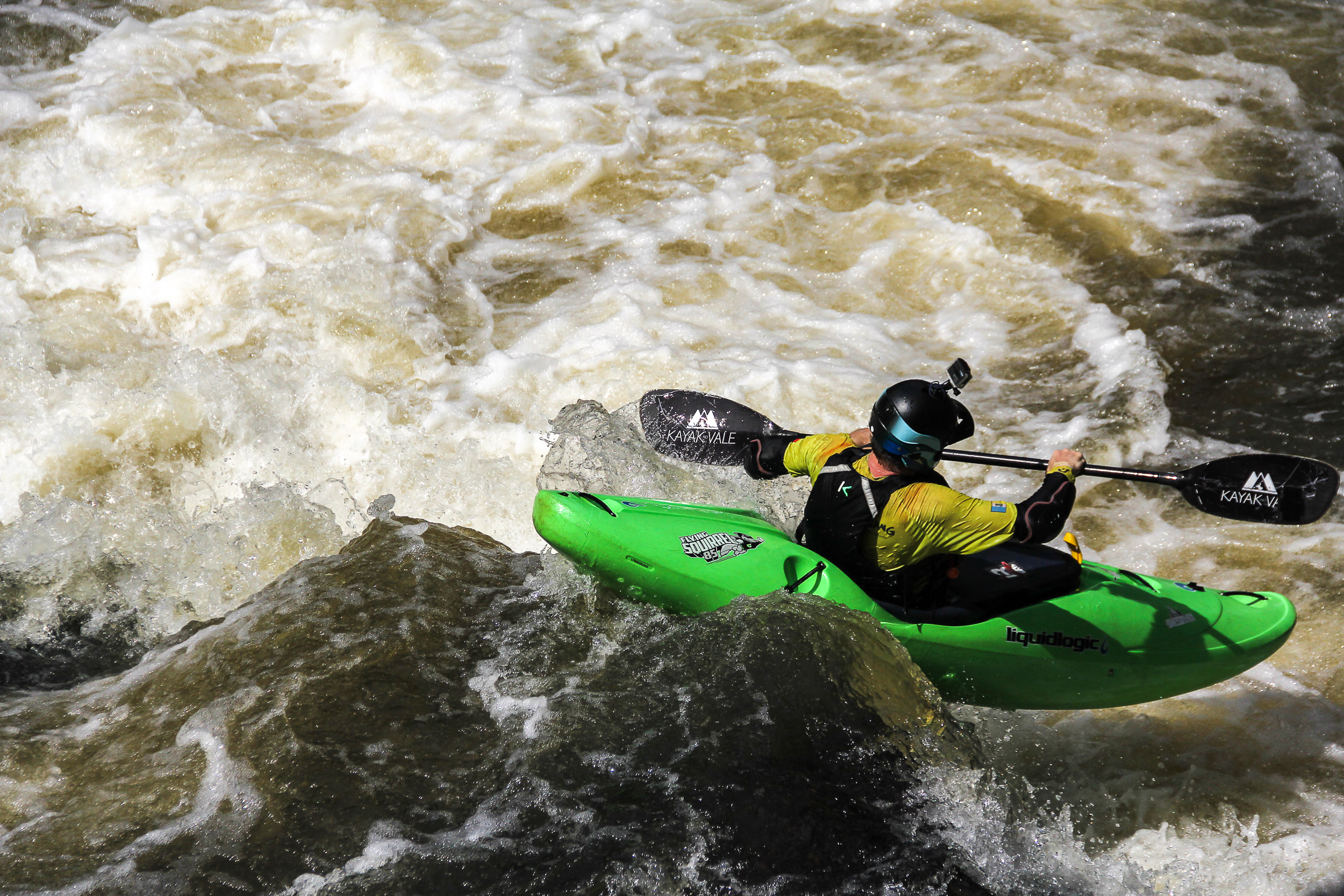 PAULO SACZUK JR. - Kayak extremo no Vale Europeu
